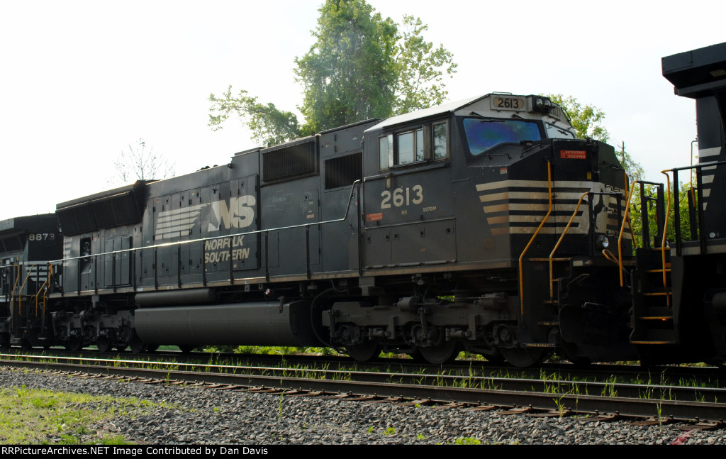 NS SD70M 2613 in the middle on 15T